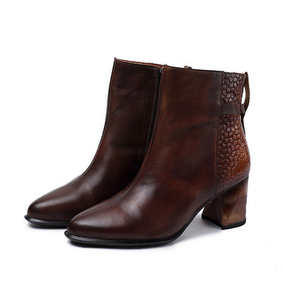 S168 2019 autumn and winter new fashion pointed toe oil wax leather short boots retro art manual increase women's shoes