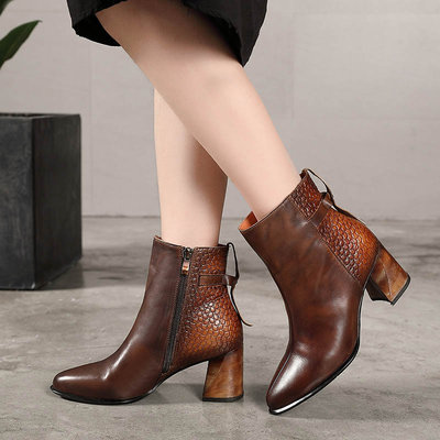 S168 2019 autumn and winter new fashion pointed toe oil wax leather short boots retro art manual increase women's shoes