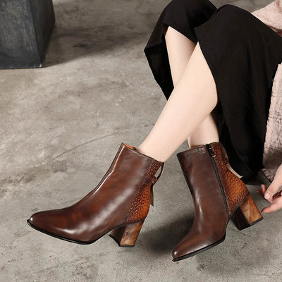 S168 2019 autumn and winter new fashion pointed toe oil wax leather short boots retro art manual increase women's shoes