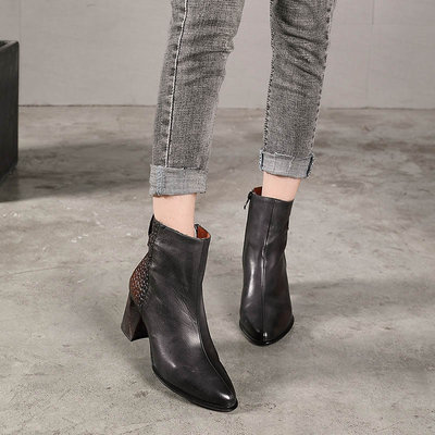 S168 2019 autumn and winter new fashion pointed toe oil wax leather short boots retro art manual increase women's shoes