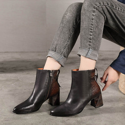 S168 2019 autumn and winter new fashion pointed toe oil wax leather short boots retro art manual increase women's shoes