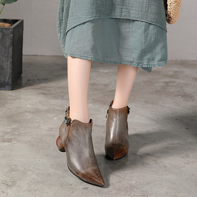 S172 Factory autumn and winter new leather short boots fashion fashion single shoes pointed retro literary flowers women