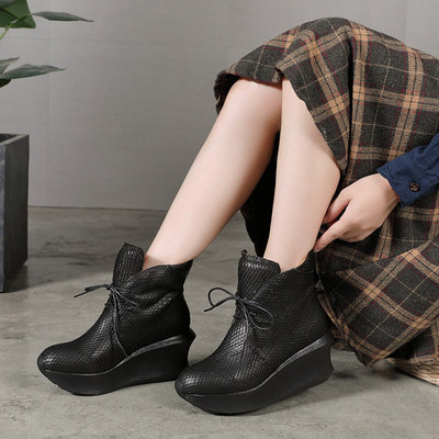 S224 Warm velvet lining, thick-soled heightening, fashionable short boots, handmade leather platform shoes
