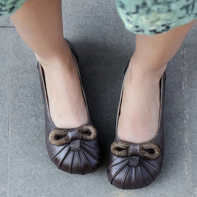 S242 Spring models manufacturers handmade leather fashion simple and versatile velcro women's shoes round head comfortab