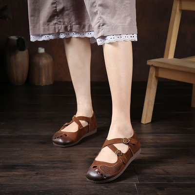 S262 2020 new leather women's shoes with holes on the feet playful sandals cross shoes buckle shallow mouth flat shoes