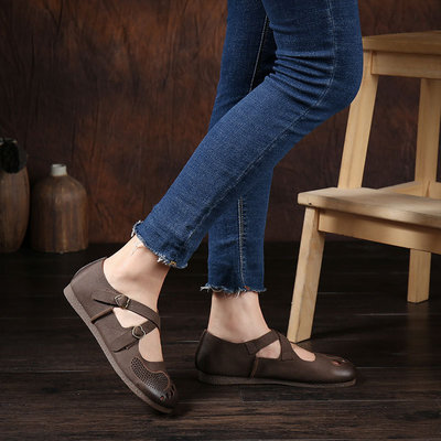 S262 2020 new leather women's shoes with holes on the feet playful sandals cross shoes buckle shallow mouth flat shoes