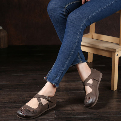 S262 2020 new leather women's shoes with holes on the feet playful sandals cross shoes buckle shallow mouth flat shoes
