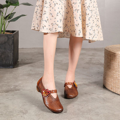 S300 Factory Autumn And Winter New Handmade Leather Round Toe Shoes, Retro Literature And Art Ethnic Style Velcro Women'