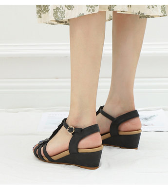 BS052 Wedge Heel Sandals Women'S New European And American All-Match Comfortable Casual Mother Shoes Thick-Soled Buckle