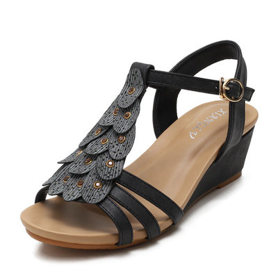 BS052 Wedge Heel Sandals Women'S New European And American All-Match Comfortable Casual Mother Shoes Thick-Soled Buckle