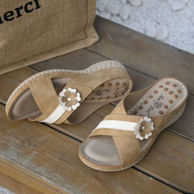 BS071 Amazon New Style European And American Slippers Women Casual Slope Heel Massage Flower Sandals Beach Vacation Wome