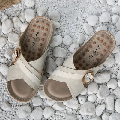 BS071 Amazon New Style European And American Slippers Women Casual Slope Heel Massage Flower Sandals Beach Vacation Wome