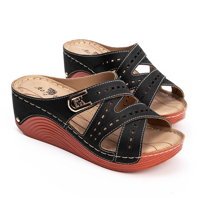 BS080 Slipper Amazon 2021 Outer Wear Slippers Female Thick Bottom Breathable Hollow Beach Southeast Asian Female Sandals