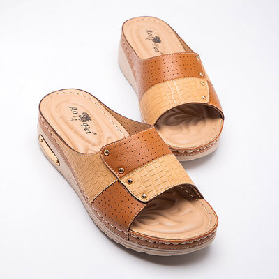 BS083 Amazon Hot Style 2021 European And American Slippers Female Car Line Non-Slip Lightweight Slope With Thick Bottom