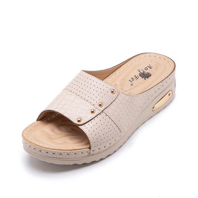 BS083 Amazon Hot Style 2021 European And American Slippers Female Car Line Non-Slip Lightweight Slope With Thick Bottom