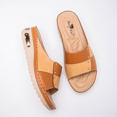 BS083 Amazon Hot Style 2021 European And American Slippers Female Car Line Non-Slip Lightweight Slope With Thick Bottom