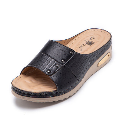 BS083 Amazon Hot Style 2021 European And American Slippers Female Car Line Non-Slip Lightweight Slope With Thick Bottom