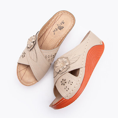 BS092 Summer 2021 New Style Sandals Women'S Retro Wedge Heel Car Stitching Mother Shoes Plus Size Women'S Slippers Sanda