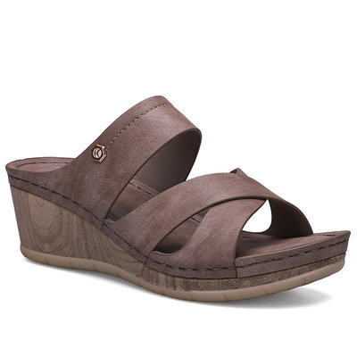 BS100 OEM2021 New European And American Slippers Female Slope Heel Casual And Comfortable Mother Sandal Girl One-Piece D