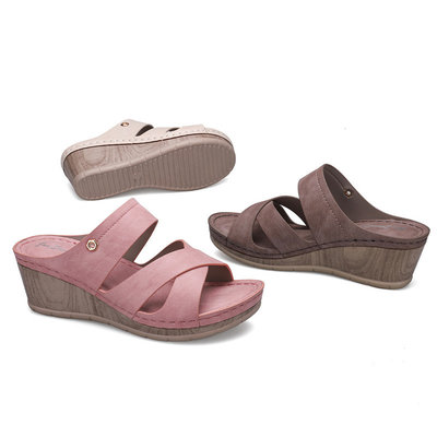 BS100 OEM2021 New European And American Slippers Female Slope Heel Casual And Comfortable Mother Sandal Girl One-Piece D