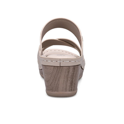 BS100 OEM2021 New European And American Slippers Female Slope Heel Casual And Comfortable Mother Sandal Girl One-Piece D