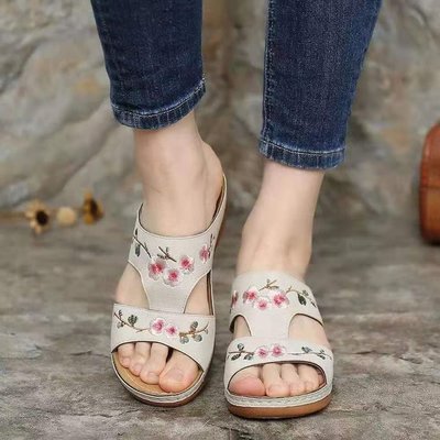 BS141 Summer New Amazon Women'S Shoes Hollow Flower Embroidered Sandals Slope Heel Large Size Women'S Slipper Sandals Ch
