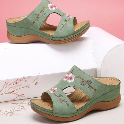 BS141 Summer New Amazon Women'S Shoes Hollow Flower Embroidered Sandals Slope Heel Large Size Women'S Slipper Sandals Ch