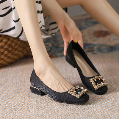 HZM026 Square-Toe Thick-Heeled Single Shoes Women 2021 New Autumn Simple Folds All-Match Shallow Mouth Mid-Heeled Grandm