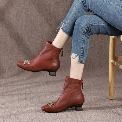 HZM029 Embroidered Retro Women'S Boots Autumn And Winter New Style Leather Women'S Shoes Pointed Toe Temperament Mid-Hee