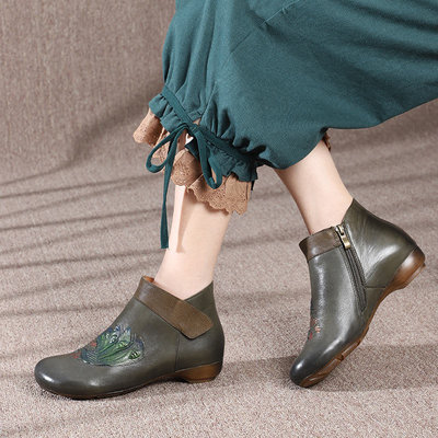 HZM033 Original Folk Style Retro Women'S Boots Autumn And Winter New Style Peacock Embossed Retro Women'S Shoes, Top Lay