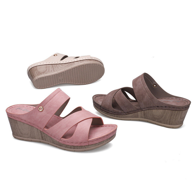 BS100 OEM2021 New European And American Slippers Female Slope Heel Casual And Comfortable Mother Sandal Girl One-Piece D