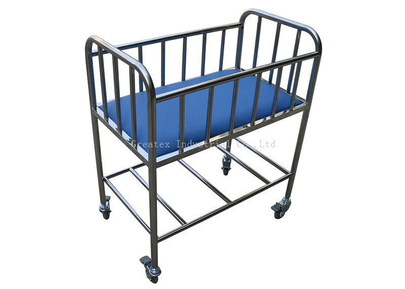 Medical Infant Hospital Bed Flexible Four Legged Pulley Clean And Tidy