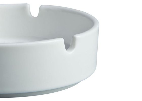 White Porcelain Round Smoking Accessories / Custom Ceramic Ashtray For Hotel