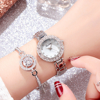 wholesale 2019  lady new   fashion  quarts watch   with the bracelets