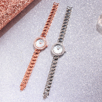 wholesale 2019  lady new   fashion  quarts watch   with the bracelets