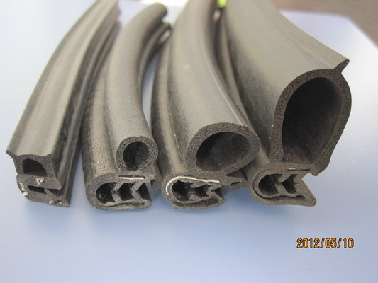 EPDM / PVC Waterproof Automatic Door Bottom Seal Extruded High Elastic