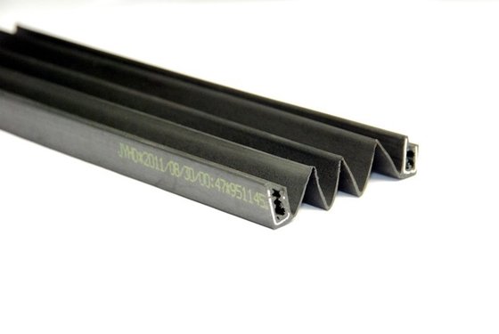 Extruded Rubber Seal TPV + PP + Alumunium alloy spine Material