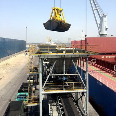 mobile portable Hopper for port discharging bulk materials