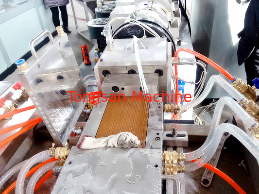 WPC profile extrusion line PE+wood plastic out door floor production line