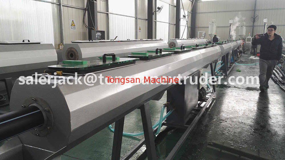 Single scew extruder pipe extrusion line HDPE gas and water pipe making machine