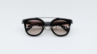 China Womens Original Wayfarer Classic Sunglasses Metal double bridge New Designer UV 400 protection outdoor Driving supplier