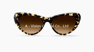 China Women's Crystals Cat Eye Sunglasses 80s Vintage Retro Sunglasses for Party Favor Supplies Holiday Accessories Collection supplier
