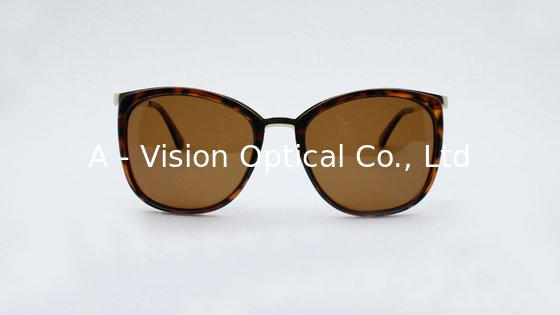 Plastic Sunglasses Super light eyewear for Women Sunglass UV 400 protection supplier
