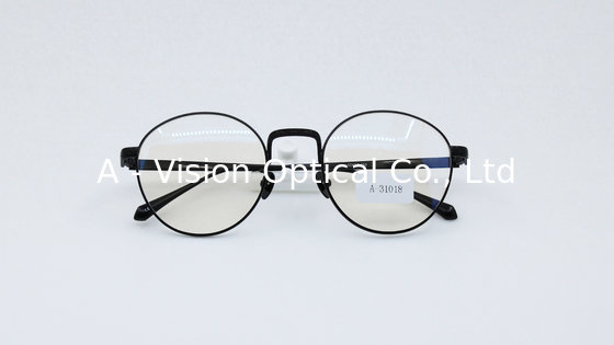 Carved Pure titanium eyeglass frame untralight weight eyewear for Women Men Fashion design 2019 supplier