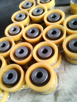 Mud pump urethane bonded pistons