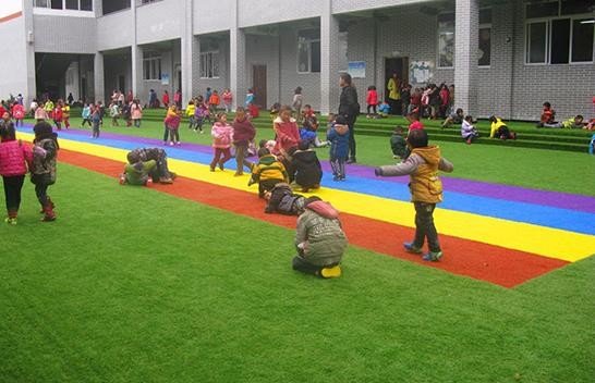 Green Artificial Turf Grass For Kindergarten / Artificial Lawn Grass Customized