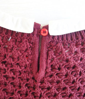 La zarza roja de los suéteres del jersey del cuello del adorno de la joyería cose el cuello desmontable del puente