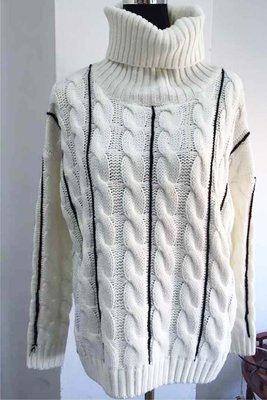Altos suéteres de la moda del jersey del cable del cuello con las puntadas de ganchillo de la mano del color del contraste