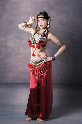 Sujetador moldeado encantador de la danza de vientre y traje tribal del vestido de la correa con el traje común de las borlas