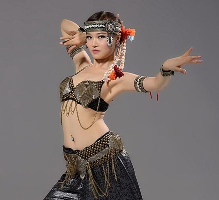 Top antiguo con las cadenas del metal, desgaste de la bailarina de la danza del vientre del oro de la práctica de la danza de vientre